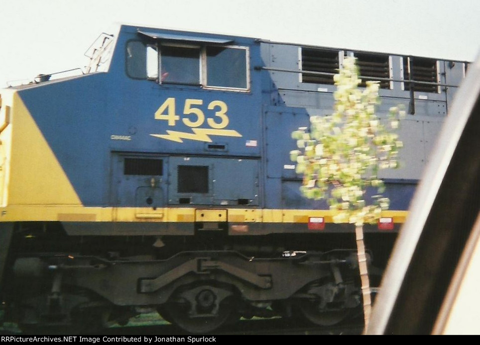 CSX 453, close-up of cab view